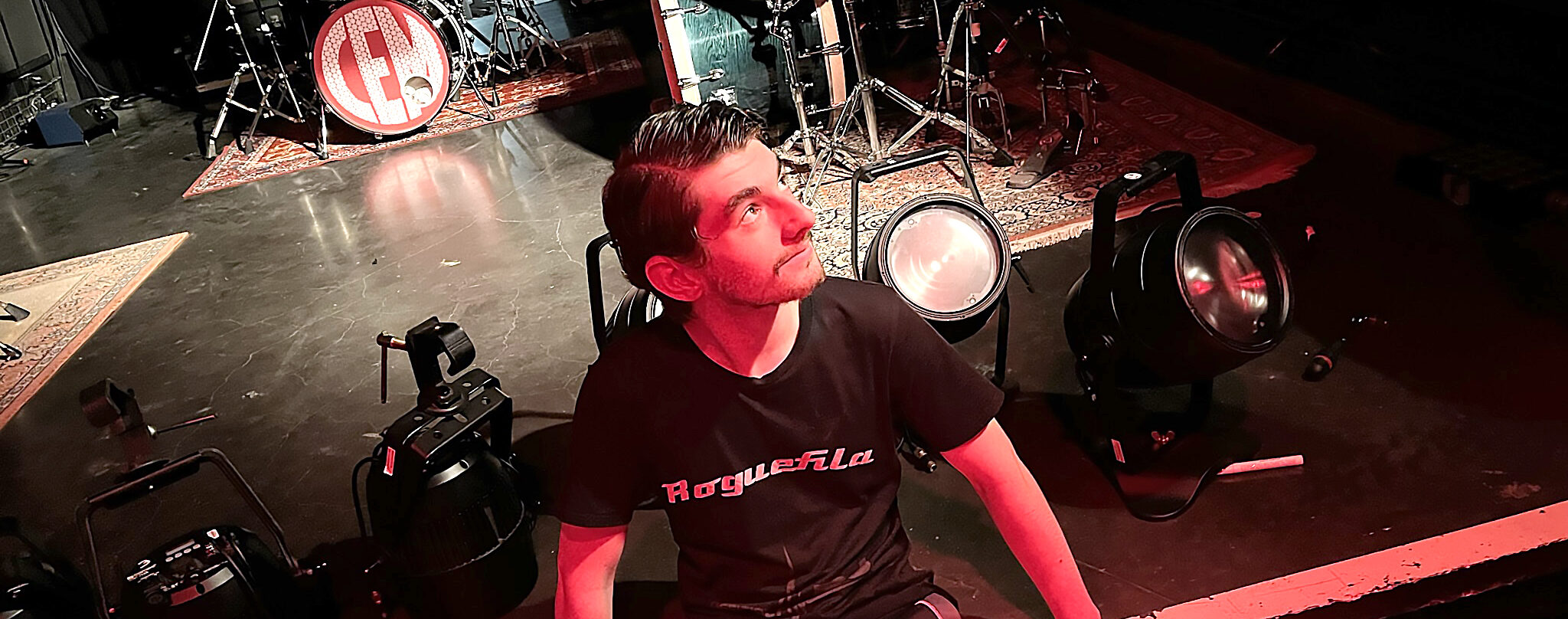 DJ Roguefila dans le Bar du CEM | Le CEM